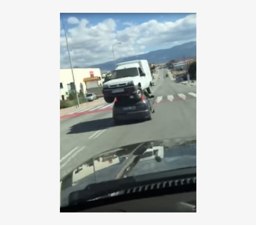 Un Auto Transporta Una Camioneta En El Techo - Car PNG Image ...