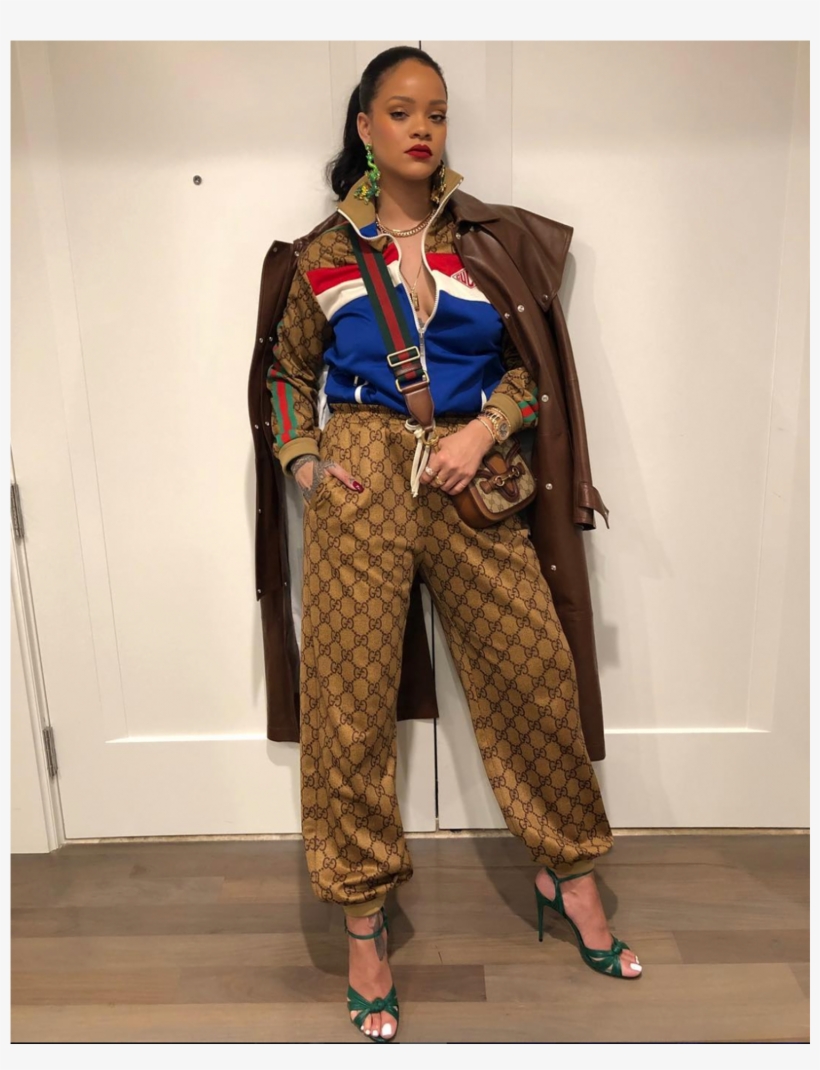 Donning Head To Toe Gucci Logomania, Rihanna Might - Rihanna In Gucci ...