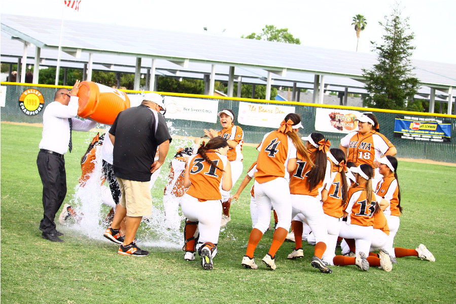 Download Softball - Huddle | Transparent PNG Download | SeekPNG