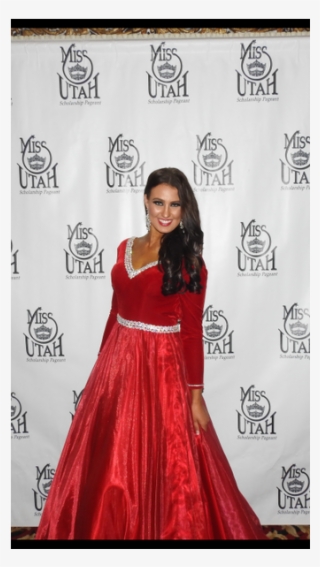 Sage Nielsen Passes The Title Onto Tabitha Wilson At - Gown PNG Image ...